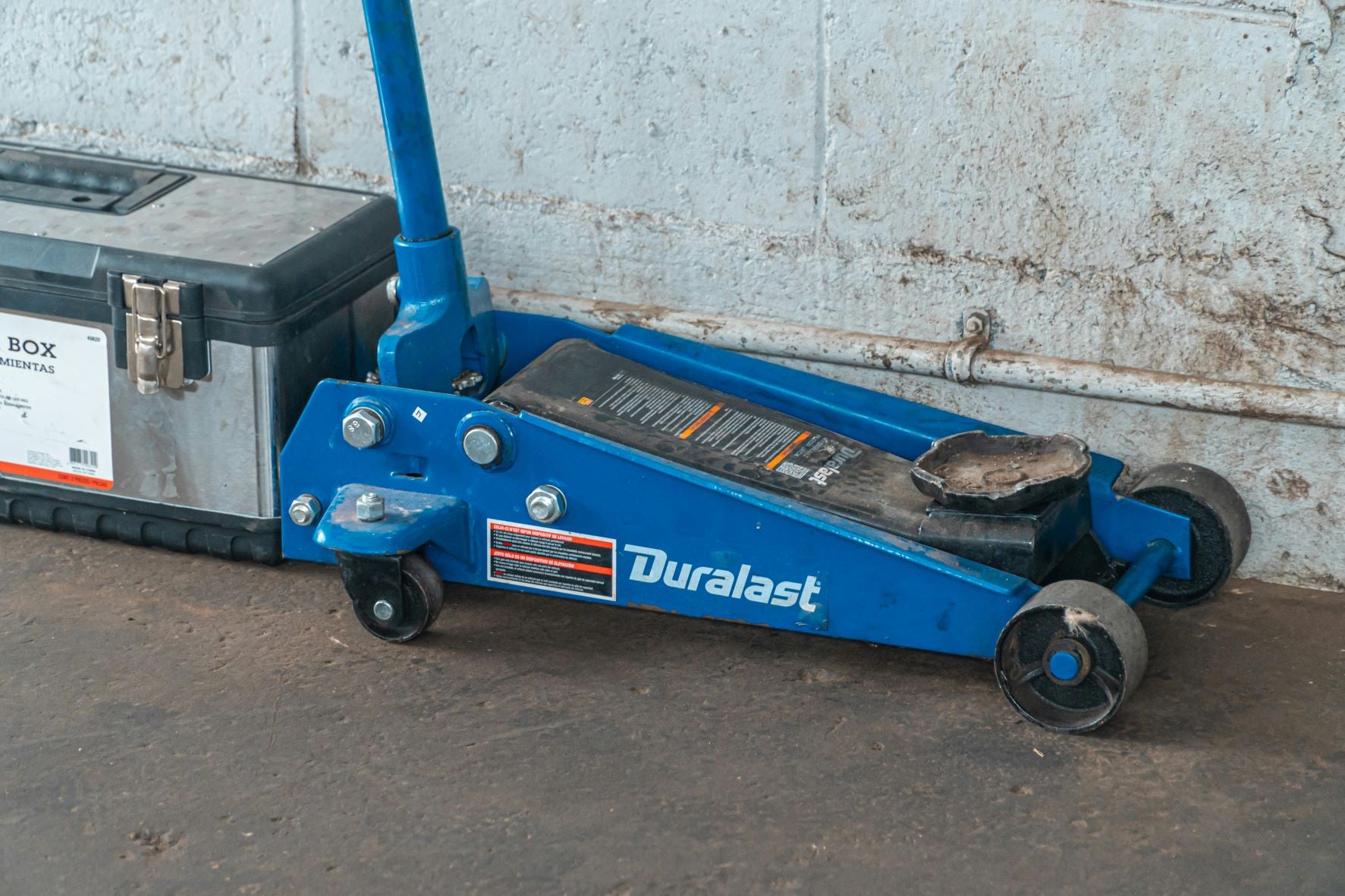 Why a Car Jack Is a Must-Have in Your Car Trunk: Safety and Convenienc ...